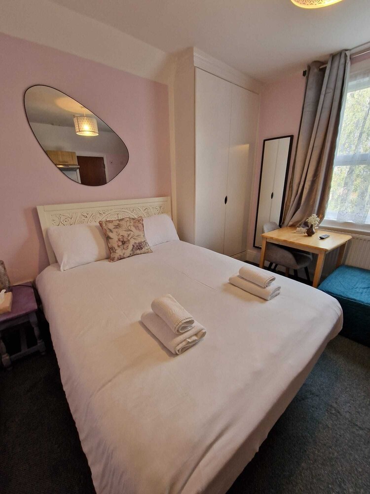 United Lodge Apartments - London | Vrbo