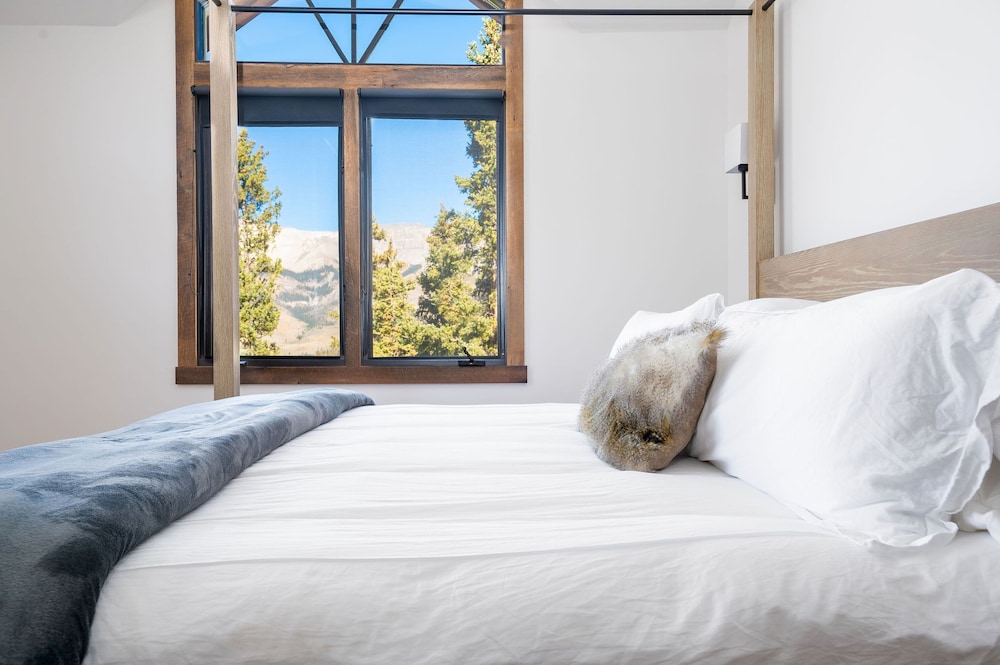 Direct Ski In/Out Private Single Family; Brand New 10 Person Hot-Tub ...