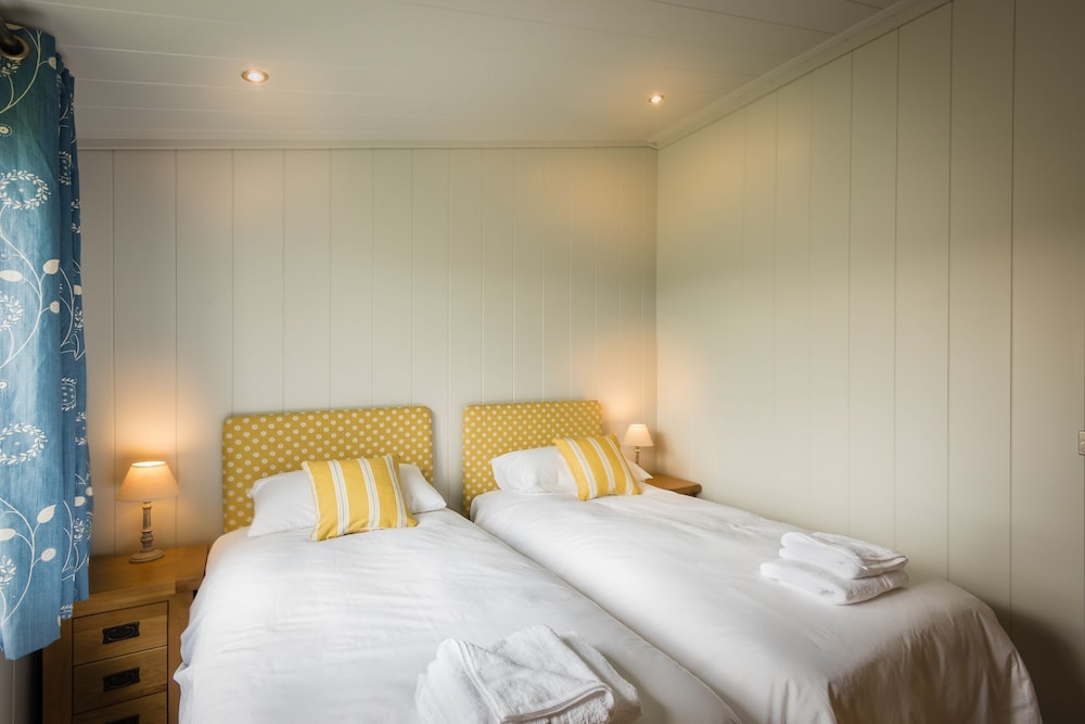 Frazer - A With Access Ramp That Sleeps 6 Guests In 3 Bedrooms - Cupar