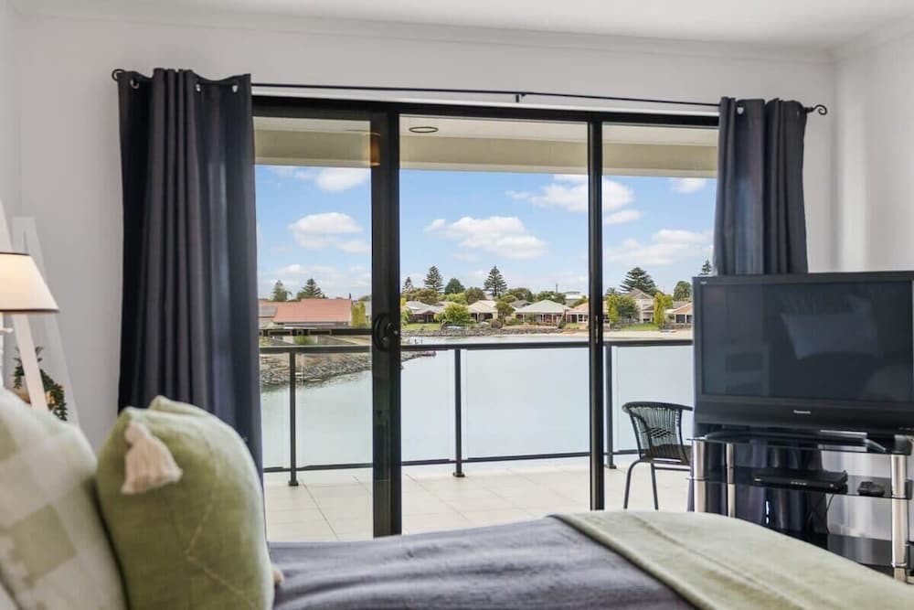 Lakehouse28 Waterfront Resort Living Encounter Bay - Victor Harbor