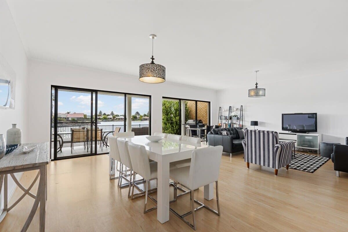 Lakehouse28 Waterfront Resort Living Encounter Bay - Victor Harbor