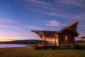 Bangalo Luxo | Roupas de cama premium, frigobar, cofres nos quartos, cortinas blackout