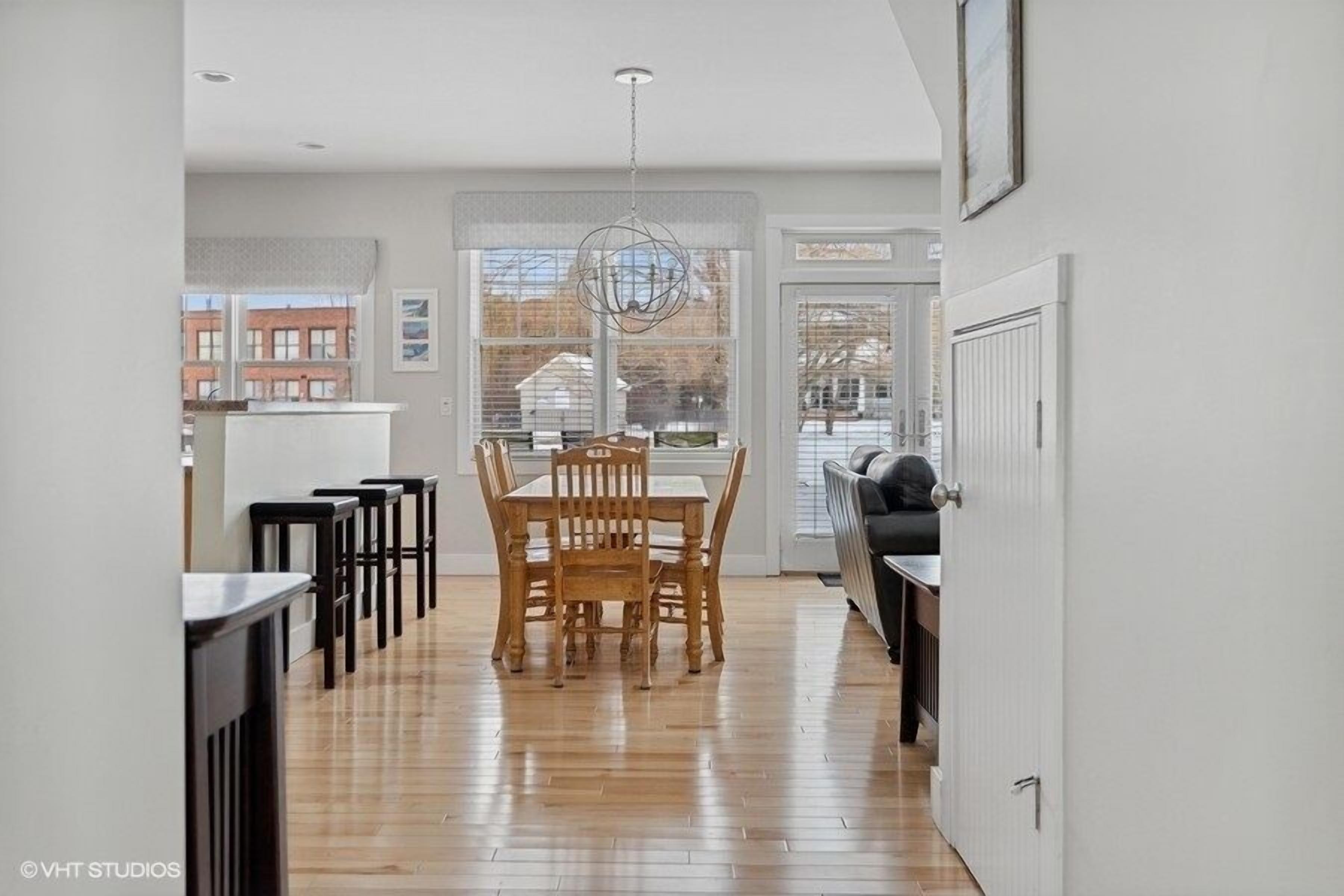 Juniper Presents: Elegant-comfy Fmly Getwy, Pool Access,porch W/ Pond+pool Views - New Buffalo, MI