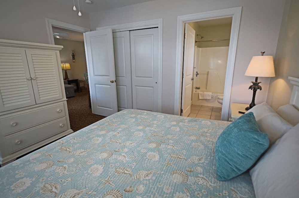 Perfectly Located Condo With Amazing Ocean Views And 1 Block From The Beach! - New Jersey