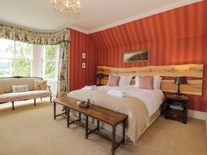 3 quartos, individualmente decorados, individualmente mobiliados