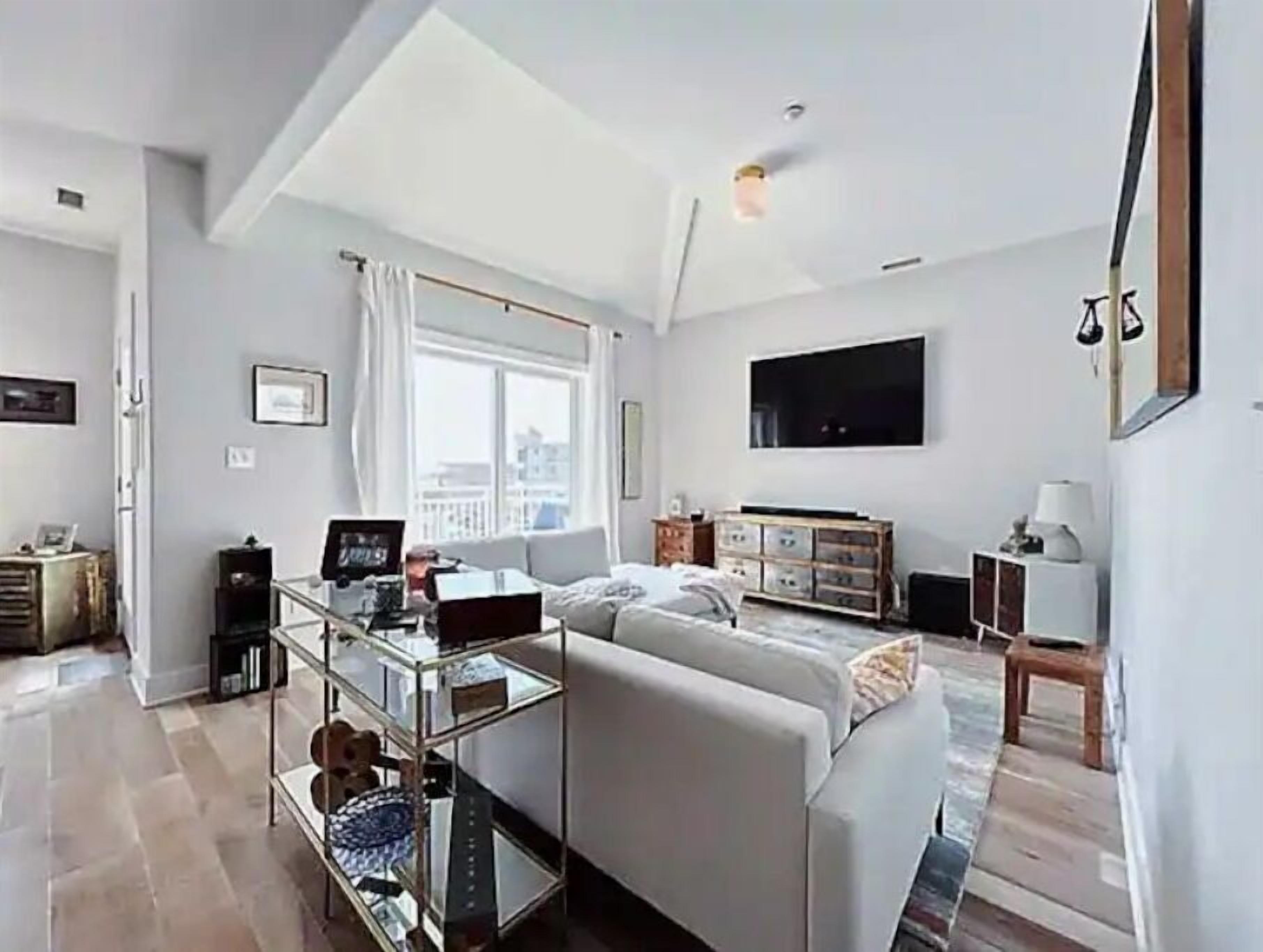 Gorgeous Luxury Condo With Stunning Ocean Views 1 Block From The Beach! - Poverty Beach, NJ