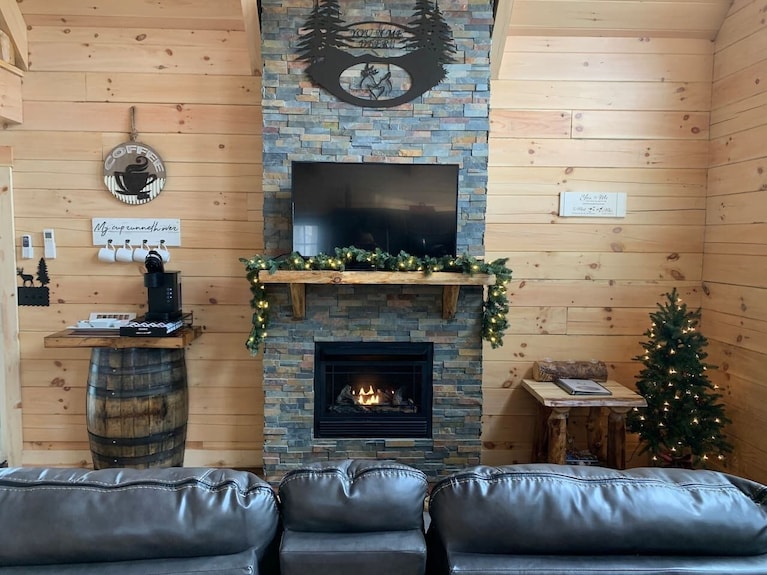 You & Me , Deer! Anniversary - Honeymoon Cabin - Green River Lake State Park, Campbellsville