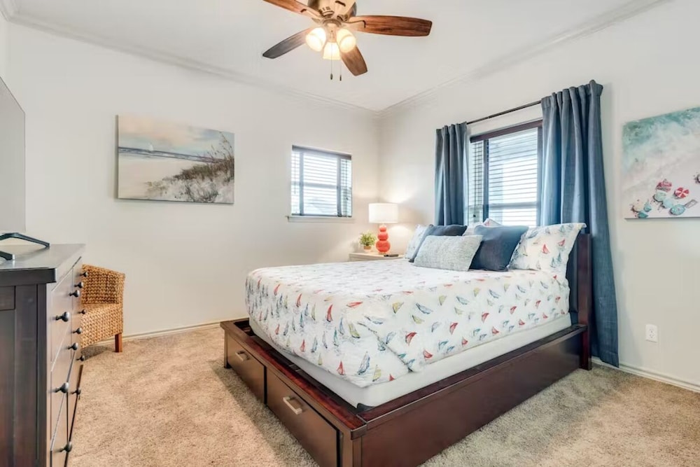 Nauti by Nature, steps to the sand, dog friendly, sleeps 18 - Crystal ...