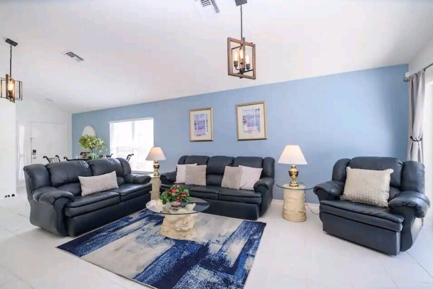 Fabulous, Quiet Family Resort Vacation Home, South Facing Pool, Disney, Seaworld - Kissimmee, FL