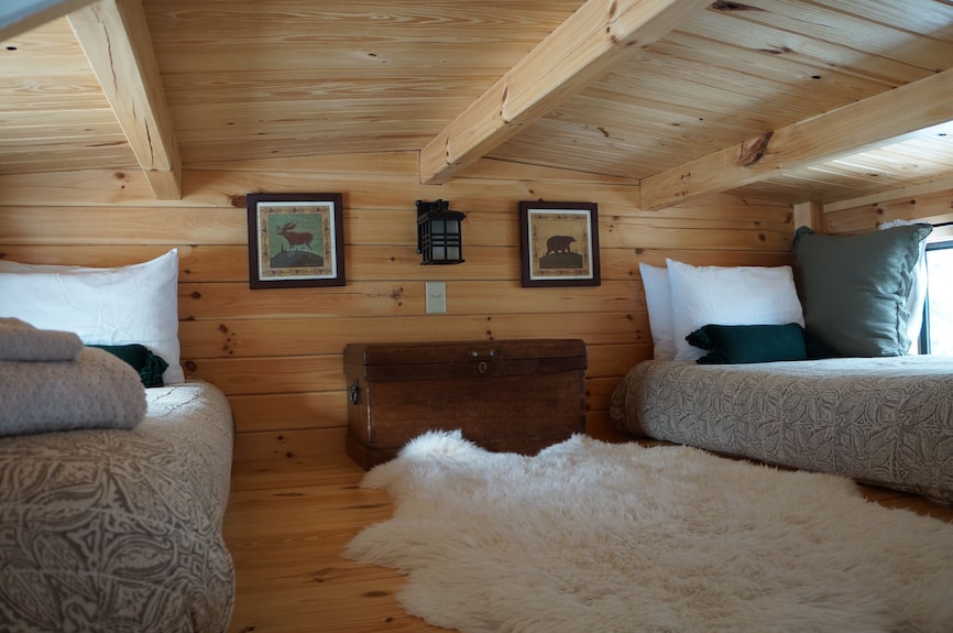 Moonlight Woods - Gardener's Log Cabin - Vermont