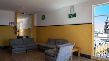 Televisor de 45 polegadas com canais por cabo
