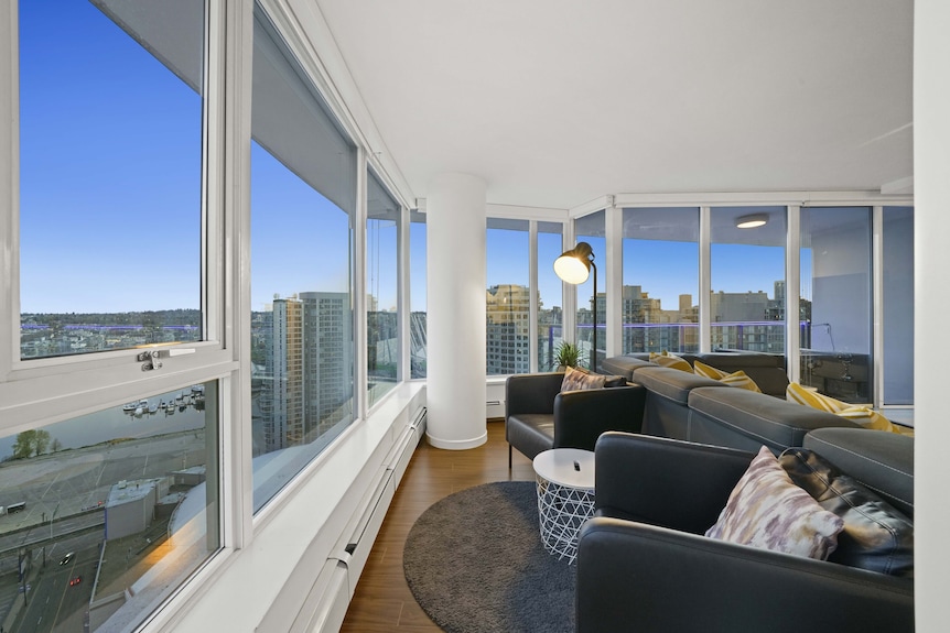 Stunning Subpenthouse - 3bed/2ba Dt W/parking - Vancouver