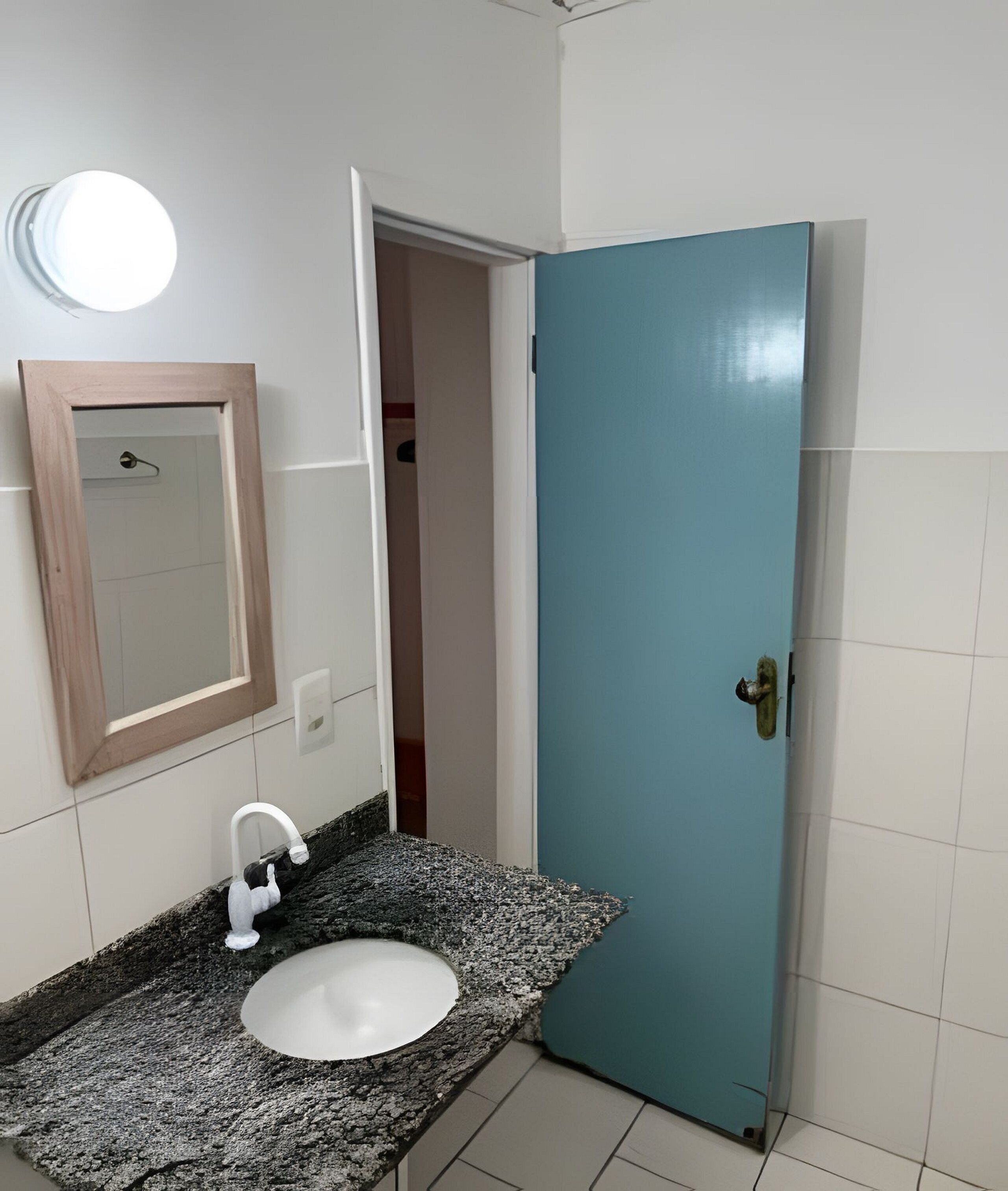 Suite Básica | Casa de banho | Um polibã, um chuveiro fixo, toalhas fornecidas, sabão 