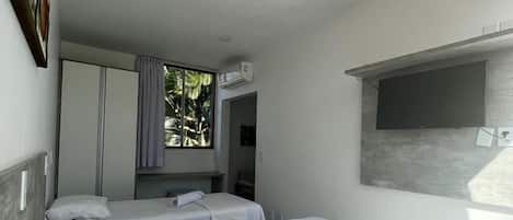 Quarto Duplo Premium, casa de banho anexa | Sala de estar | Smart TV, filmes pagos