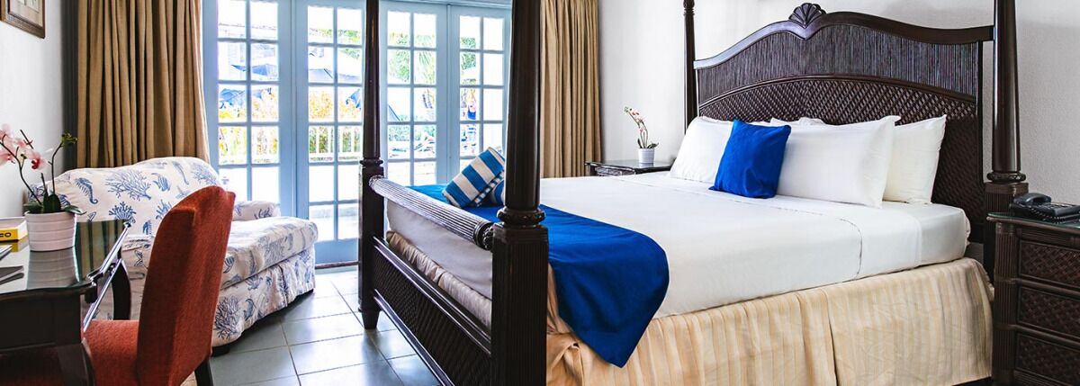 Contemporary Unit Close To Dover Beach! Onsite Swimming Pool, Free Parking - Barbade