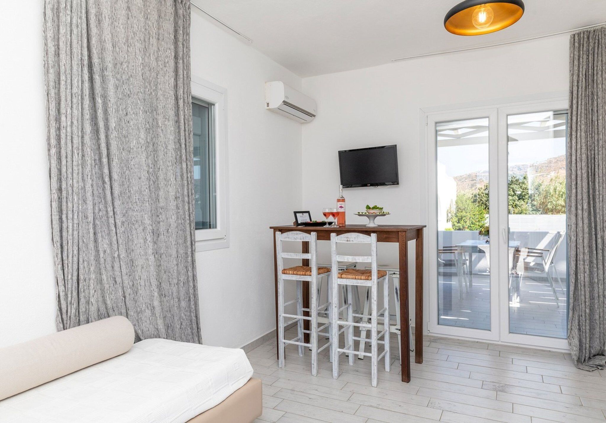 Beautiful Naxos Villa | Villa Yellow | 2 Bedrooms | Air-conditioning - Naxos