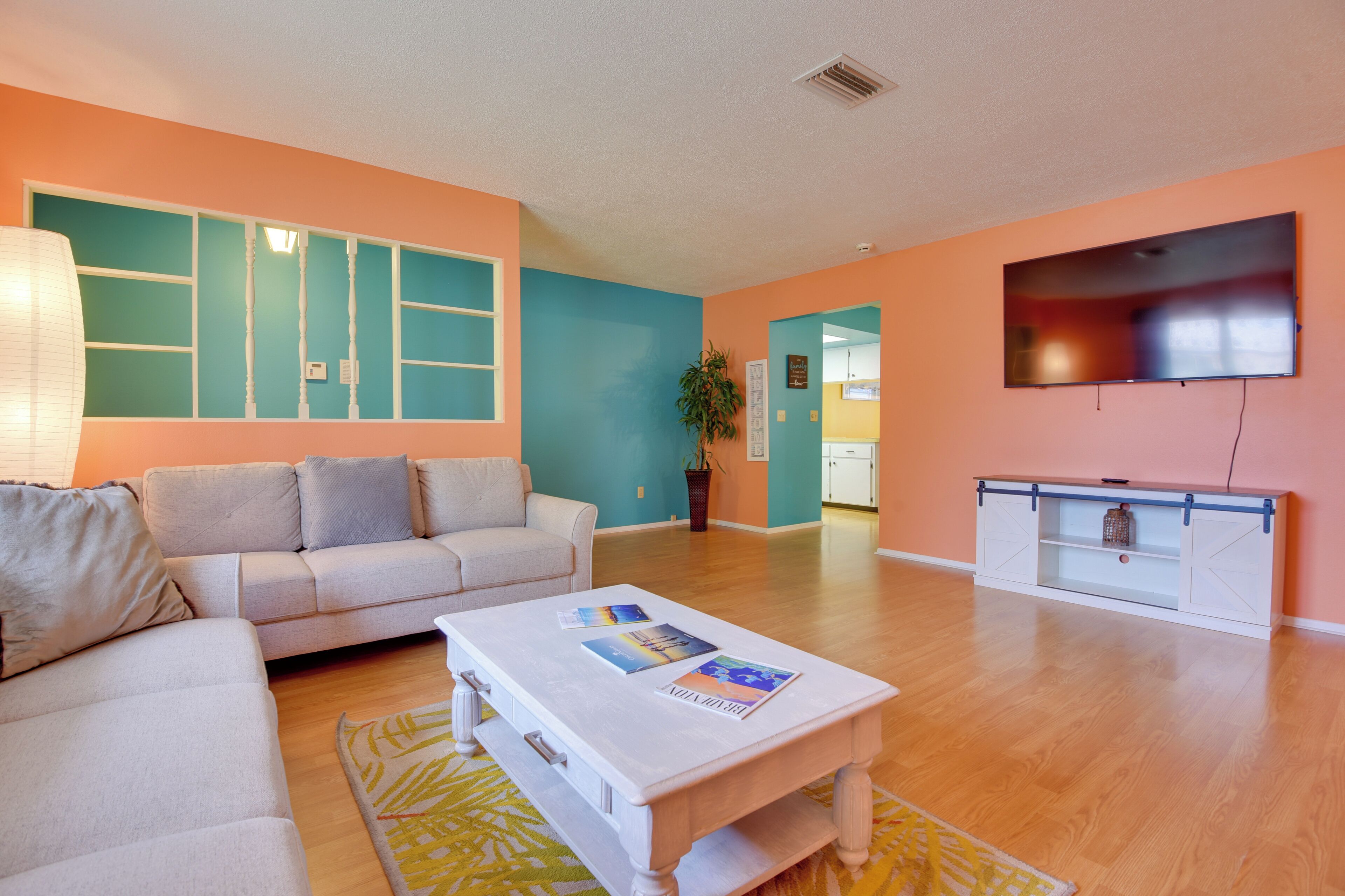 'Colorful Cottage' W/ Lanai: 7 Mi To Cortez Beach! - Anna Maria Island, FL