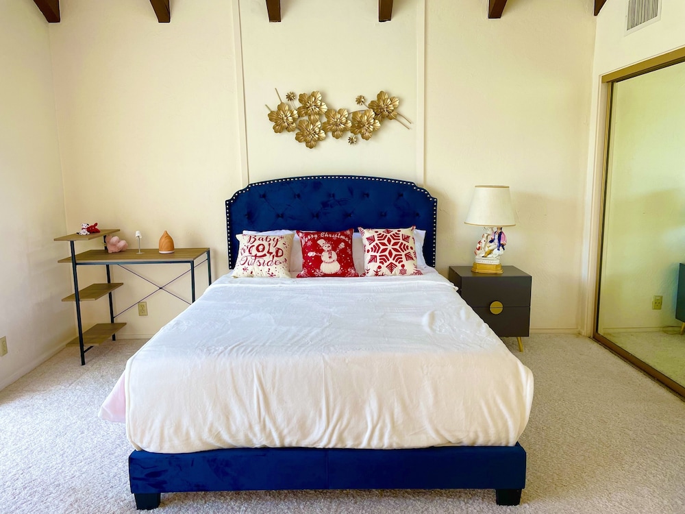 Cruise Ship In The Ocean- 2730 Sq. Ft /Ocean Front - San Pedro - Los Angeles