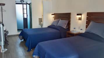 Quarto Comfort, várias camas, fumadores, Vista para a cidade | Roupa hipoalergénica, edredões de penas, Wi-fi grátis