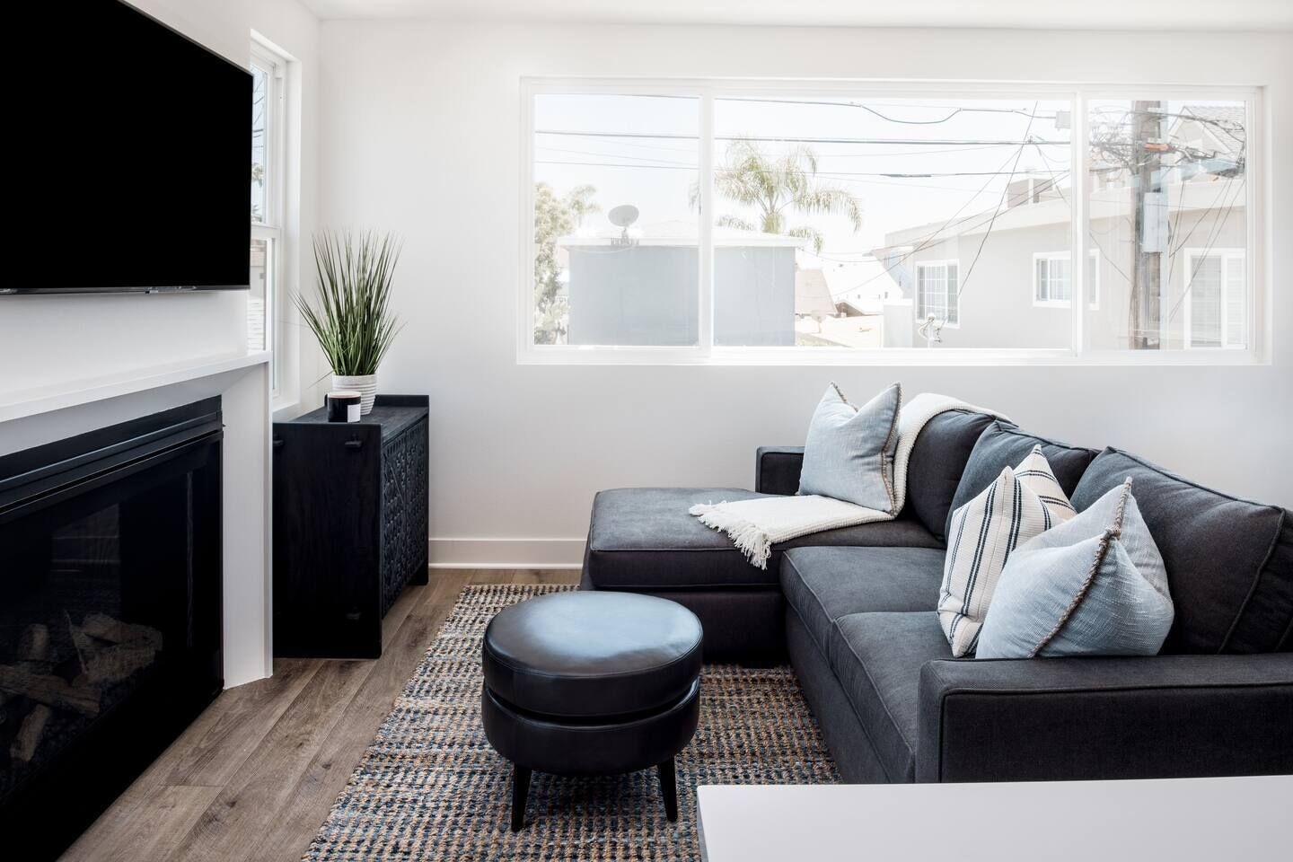 Ultimate Getaway: Oceanview  6bd/6ba  Sleeps 16  4 Parking  2 Rooftop Decks! - Newport Beach, CA