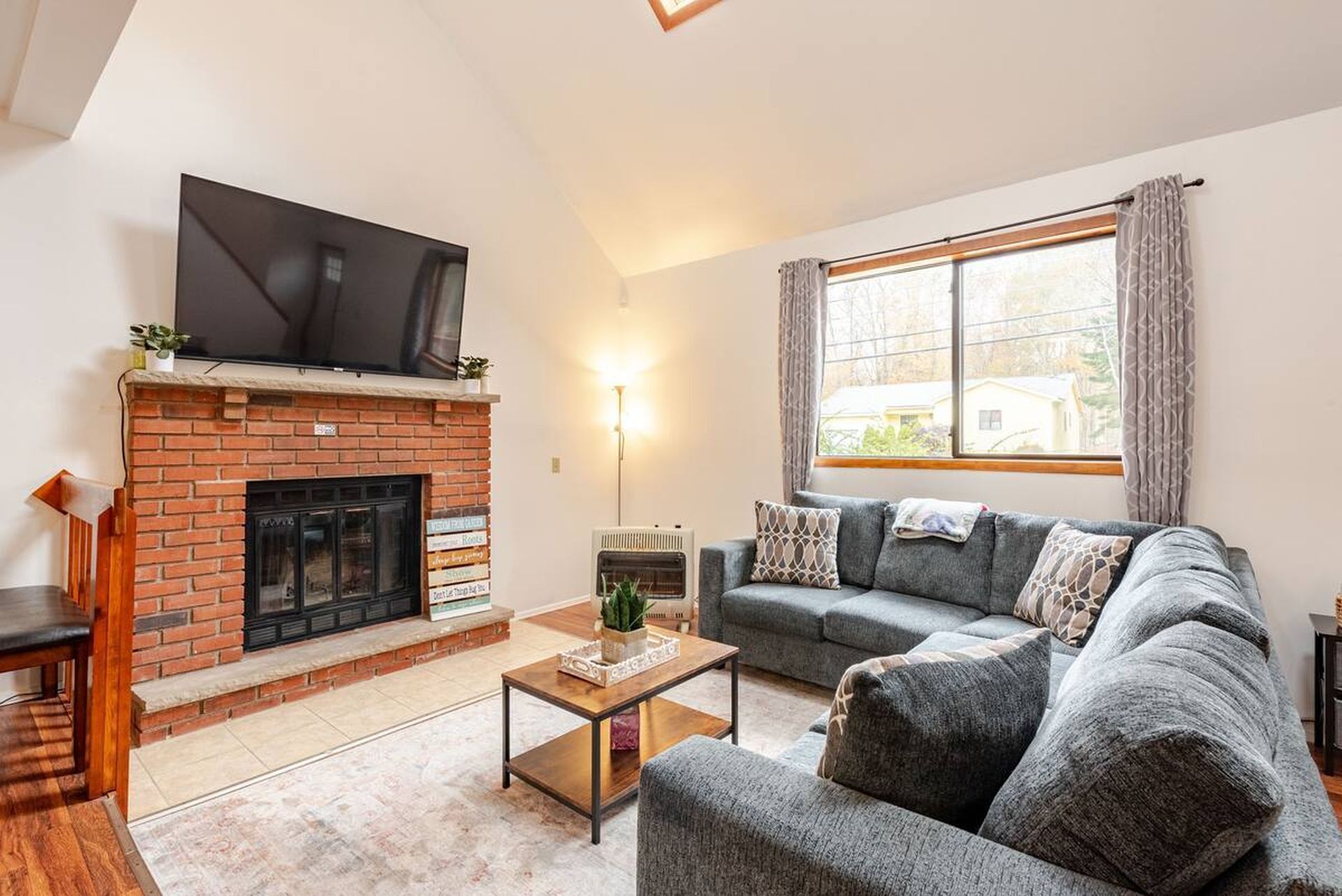 Clean, Comfy & Quiet Poconos  Chalet - Pennsylvania