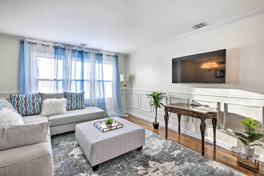 Bay Shore Vacation Rental W/ Shared Yard! - Stony Brook, NY