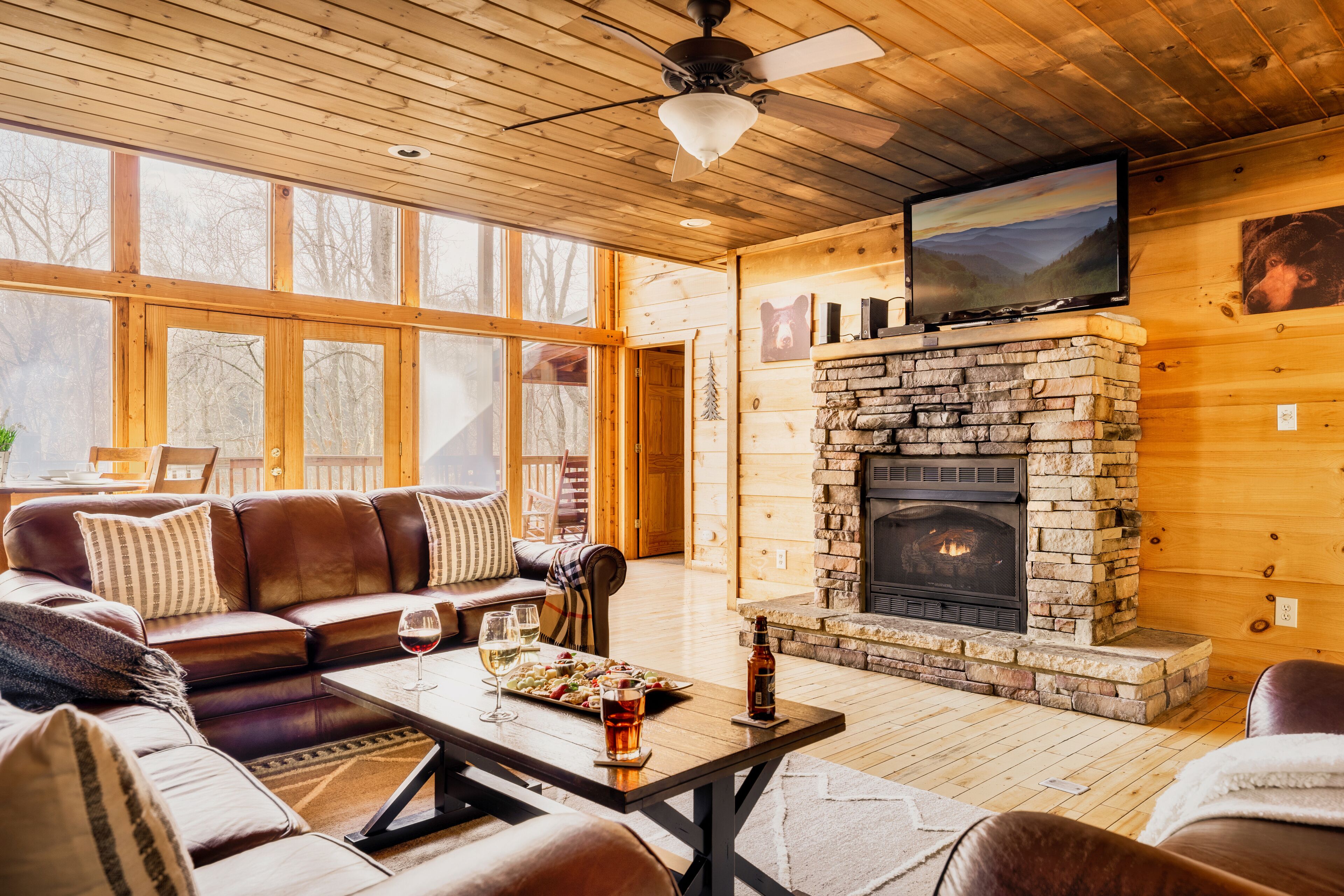 The Alpine Chalet-location, Views, Theatre Room, Hot Tub, Game Room! - Gatlinburg, TN