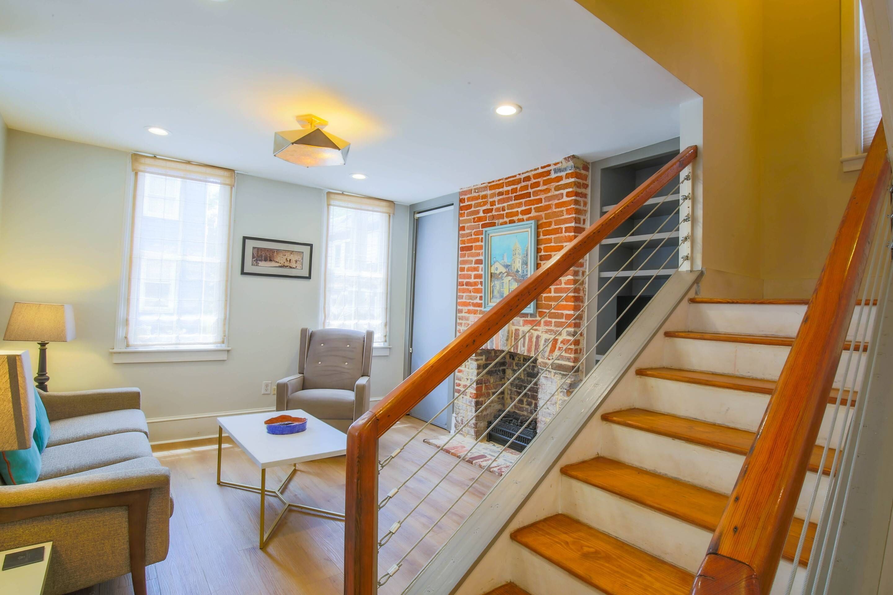 Walk To Upper King!  Renovated Kitchen, Double Piazzas.  Original Charleston Home Experience. - Charleston, SC