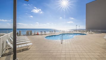 2 piscinas exteriores