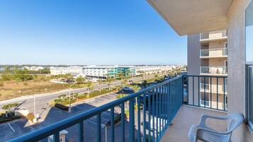 Apartamento Signature em Condomínio Fechado, 3 quartos, varanda, vista para a praia | Varanda