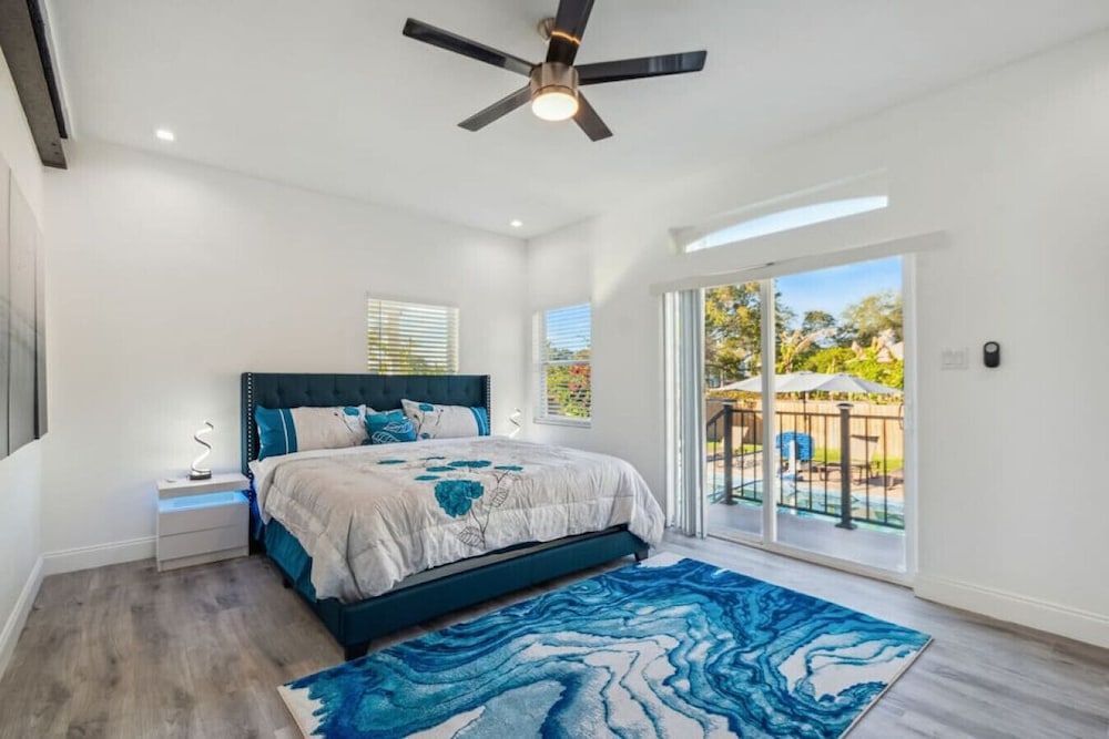 Luxury, Resort-style W/ Pool 4bed/2.5bath House! - Tampa, FL