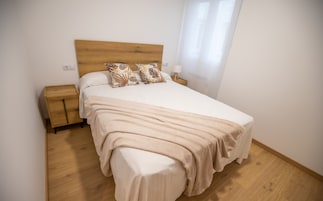 Ferro/tábua de engomar, Wi-fi grátis, roupa de cama fornecida 