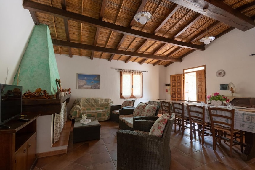 Villa L'oleandro With Pool And A/c - Nuoro