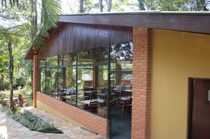 Pequeno-almoço completo diário incluído 