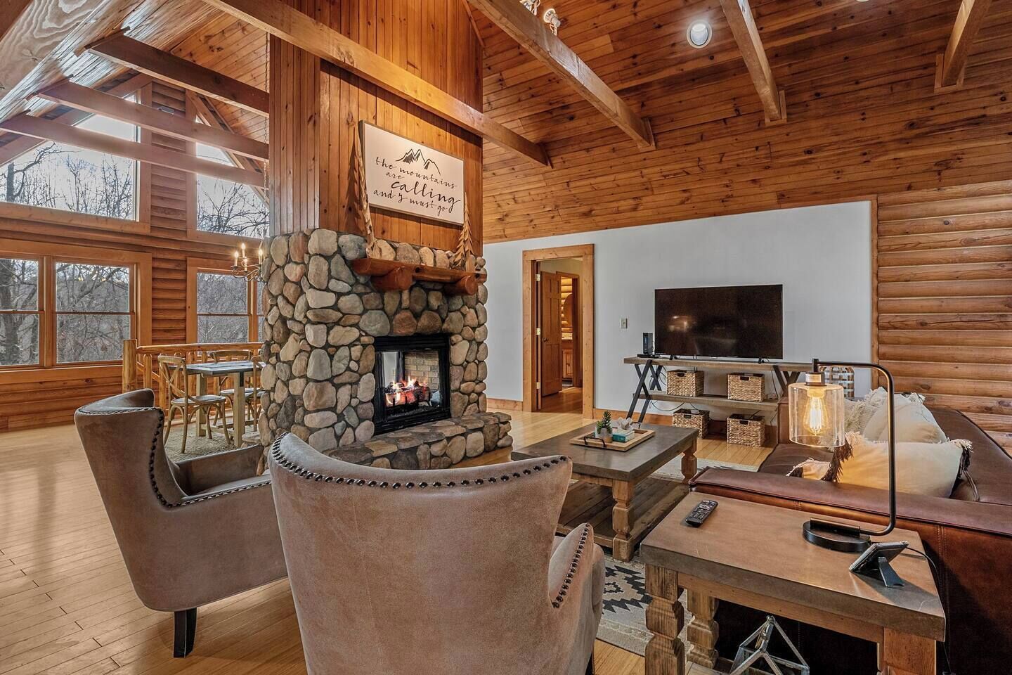 Modern Log Cabin, Fireplace, Pool Table, And Mountain View! - Lake Lure, NC
