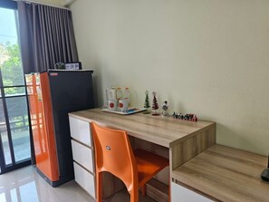 Escrivaninha, espaço de trabalho para notebook, Wi-Fi de cortesia