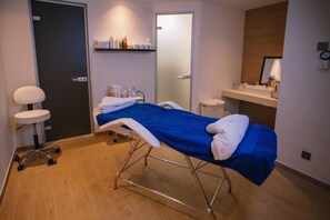 Tratamentos corporais, tratamentos faciais, manicure e pedicure