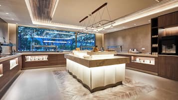 Café da manhã com buffet todos os dias (EUR 18 por pessoa)