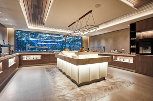 Café da manhã com buffet todos os dias (EUR 18 por pessoa) 