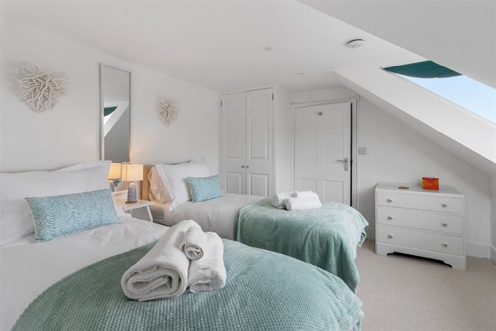 Central 4 Bedroom Seaside House With Free Parking - Beer