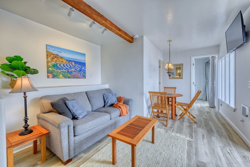 108mt #3: Stunning 1bdr + Views, Bbq + Harbor Views + Golf Cart - Santa Catalina Island, CA