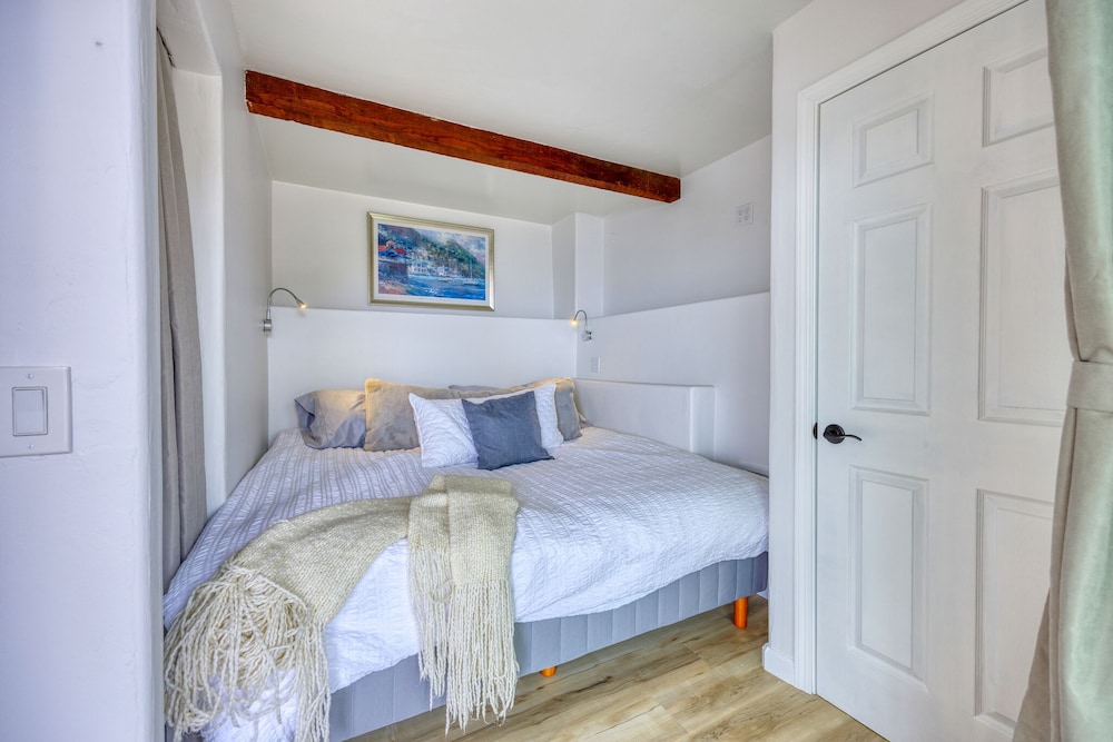 108mt #3: Stunning 1bdr + Views, Bbq + Harbor Views + Golf Cart - Santa Catalina Island, CA