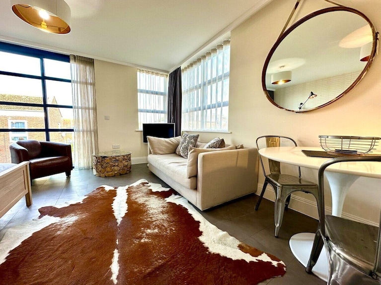 Beautiful Couples Retreat - Free Parking & Wifi - Brownsea Castle