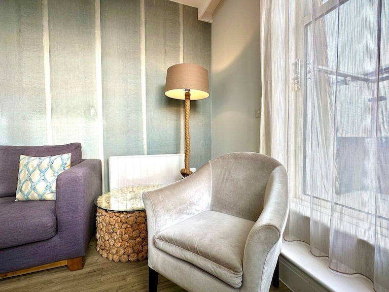 Stylish 2 Bedroom Apartment - Free Parking & Wifi - Bournemouth