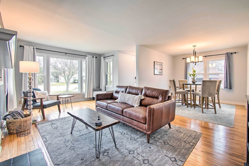 Pet-friendly Uptown Normal Home: Steps To Isu - Illinois