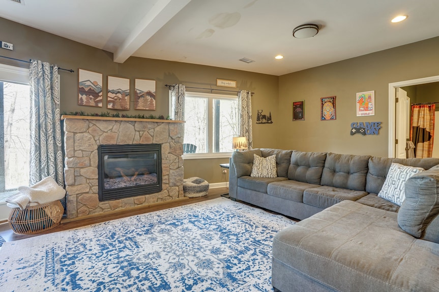 Stunning Wintergreen Resort Home: Ski & Golf! - Virginia