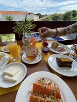 Pequeno-almoço completo diário incluído 