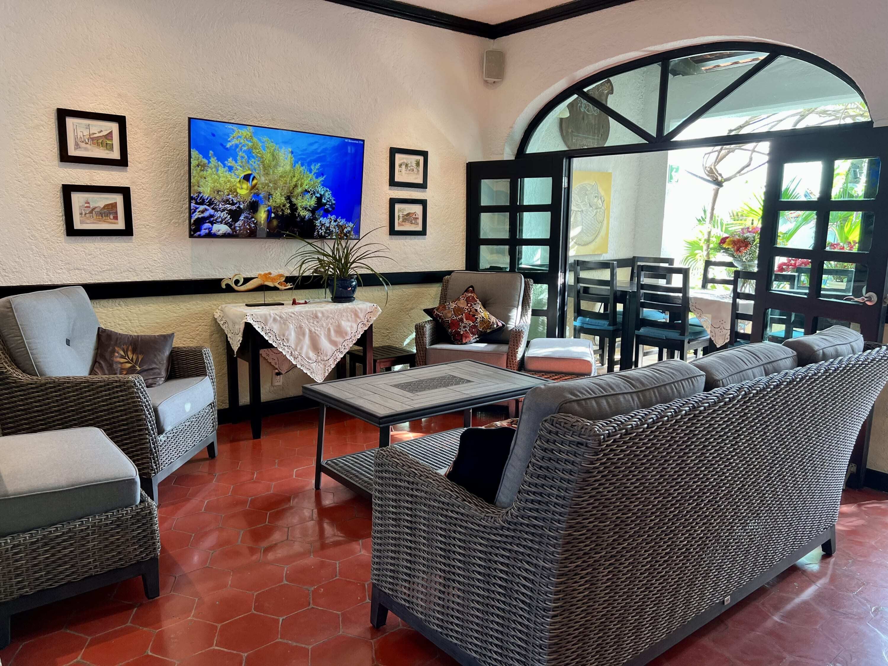 Casa Sirena Historic Centro Villa With Pool, Walk Everywhere, 8 Bedrooms, Group Ready - Isla Mujeres
