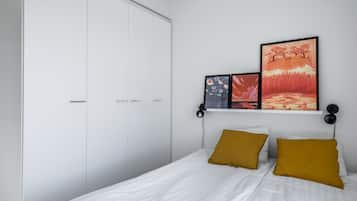 Apartamento Standard, 2 quartos | Guarda-roupa