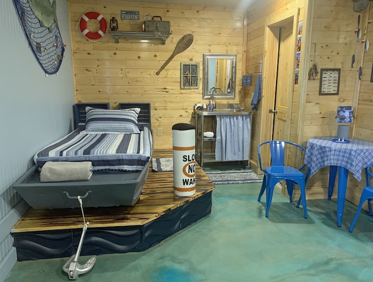 Catch Zzz In Real Boat, Going Fishing Cabin Near Wildlife Refuge Cache Sleeps 3 - Oklahoma